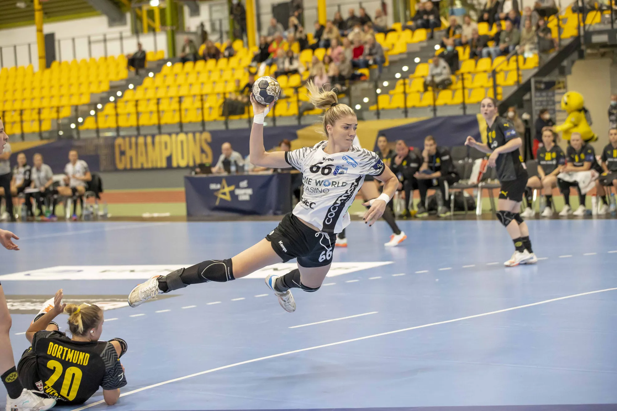 CSM hand Dortmund first loss of the season