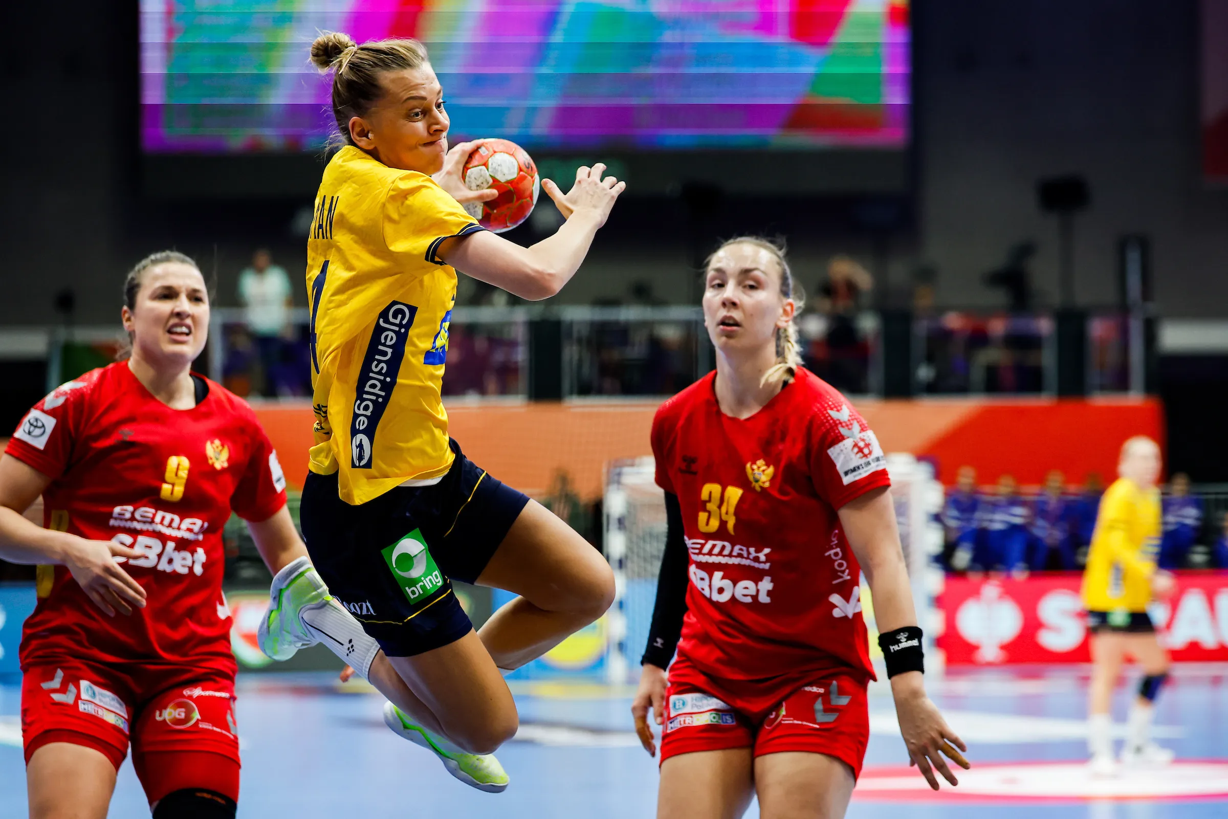 Sweden grab impressive win to stay in fight for fifth at EHF EURO