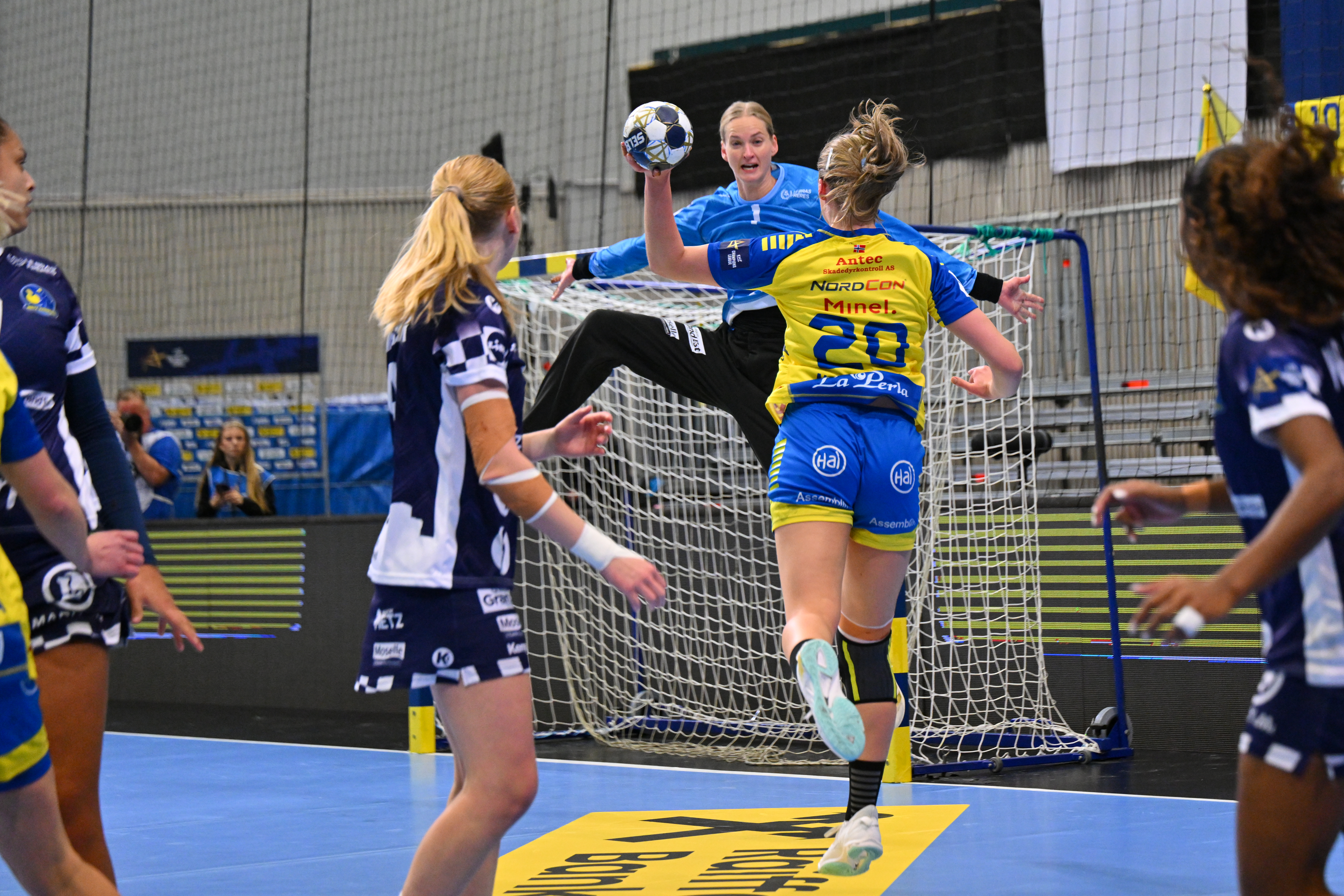 CL handball: How Metz goalkeeper Bundsen plays with the shooters